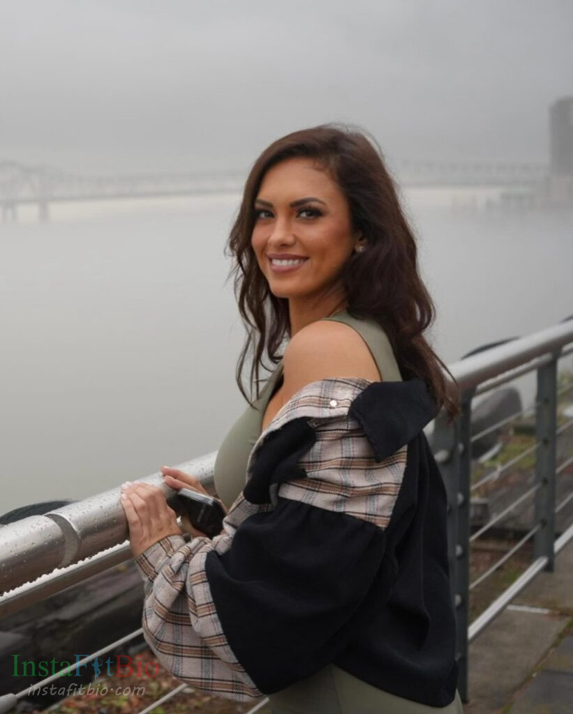 Amber Fields - Bio, Age, Height | Models Biography