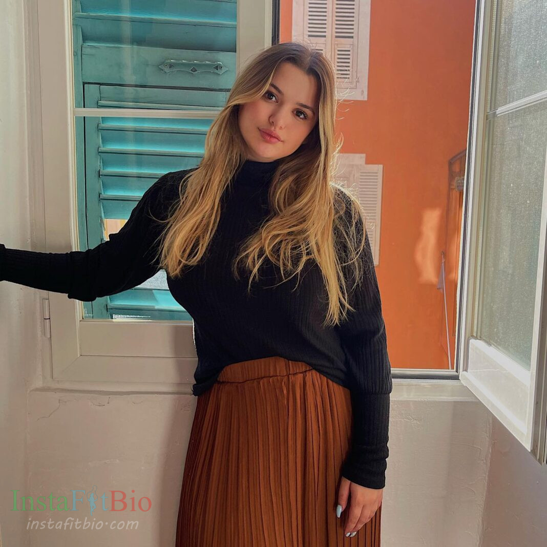 Julie Gauthier - Bio, Age, Height | Models Biography