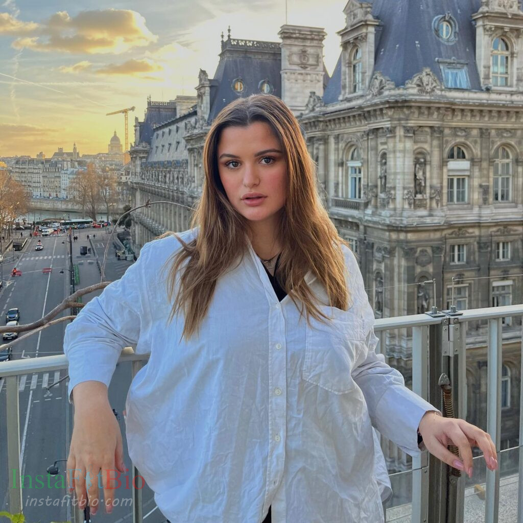 Julie Gauthier - Bio, Age, Height | Models Biography