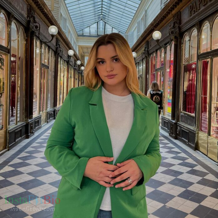 Julie Gauthier - Bio, Age, Height | Models Biography