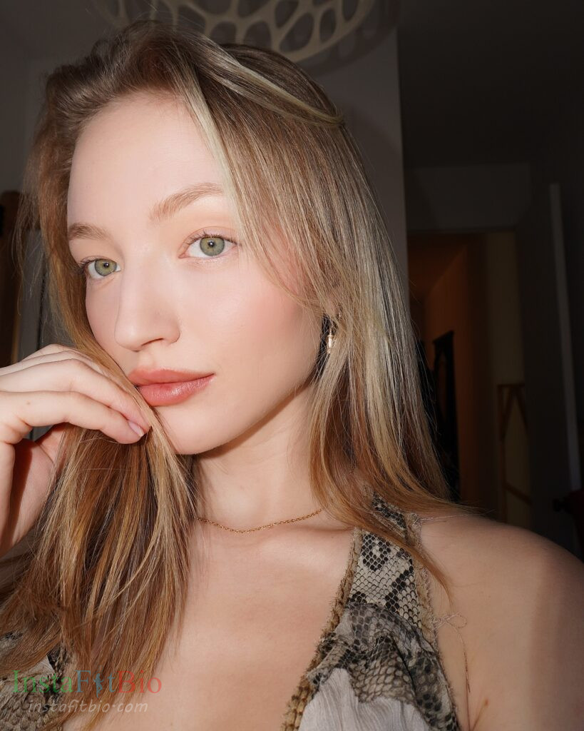 Kate Konlin - Bio, Age, Height | Models Biography