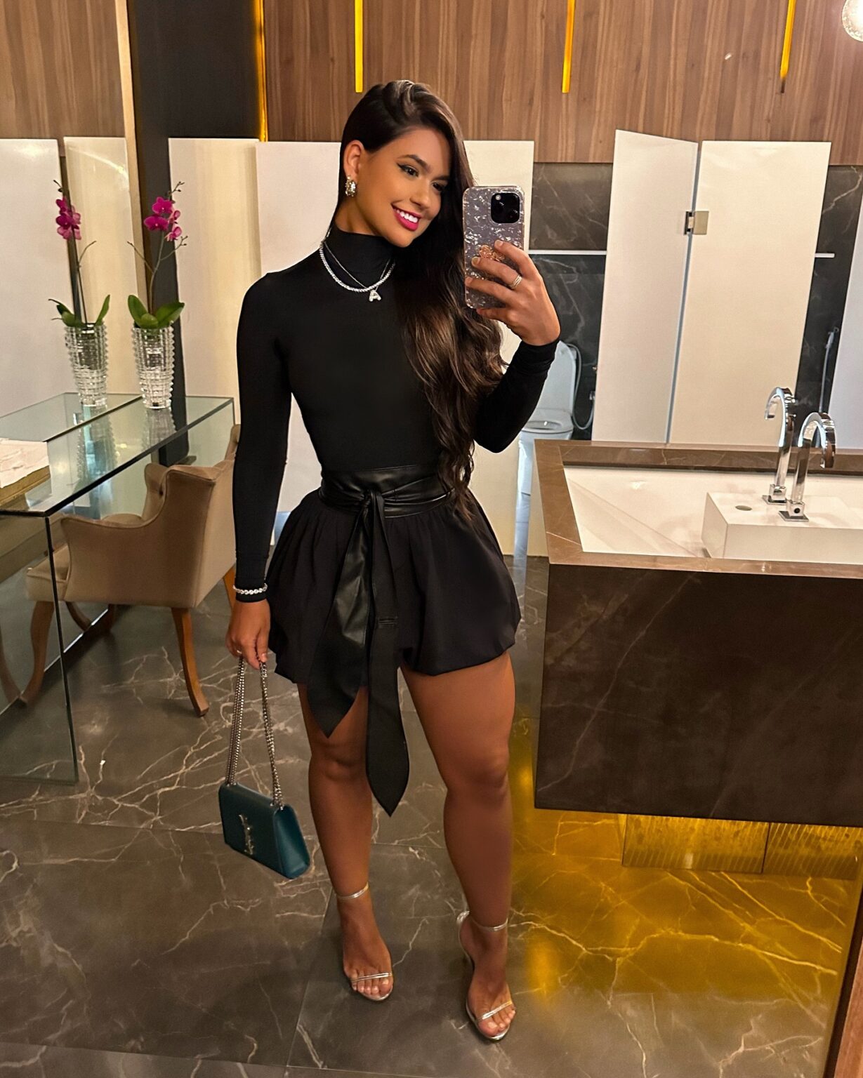 Amanda Gomes - Bio, Age, Height | Models Biography