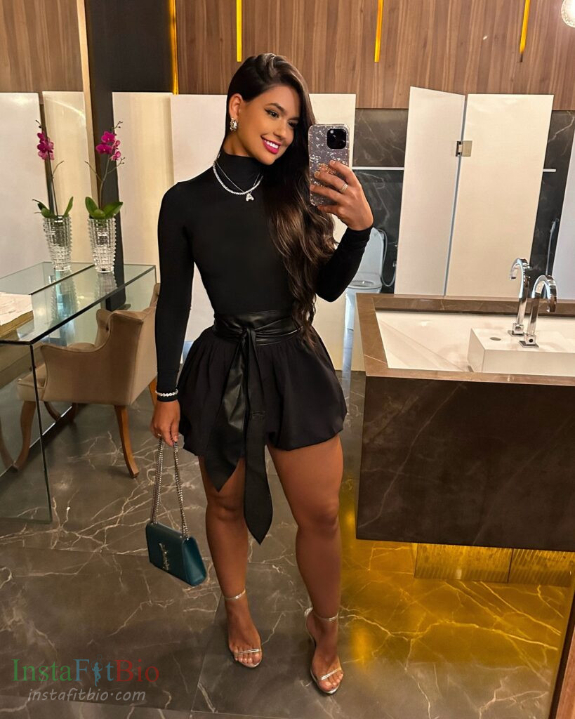 Amanda Gomes - Bio, Age, Height | Models Biography