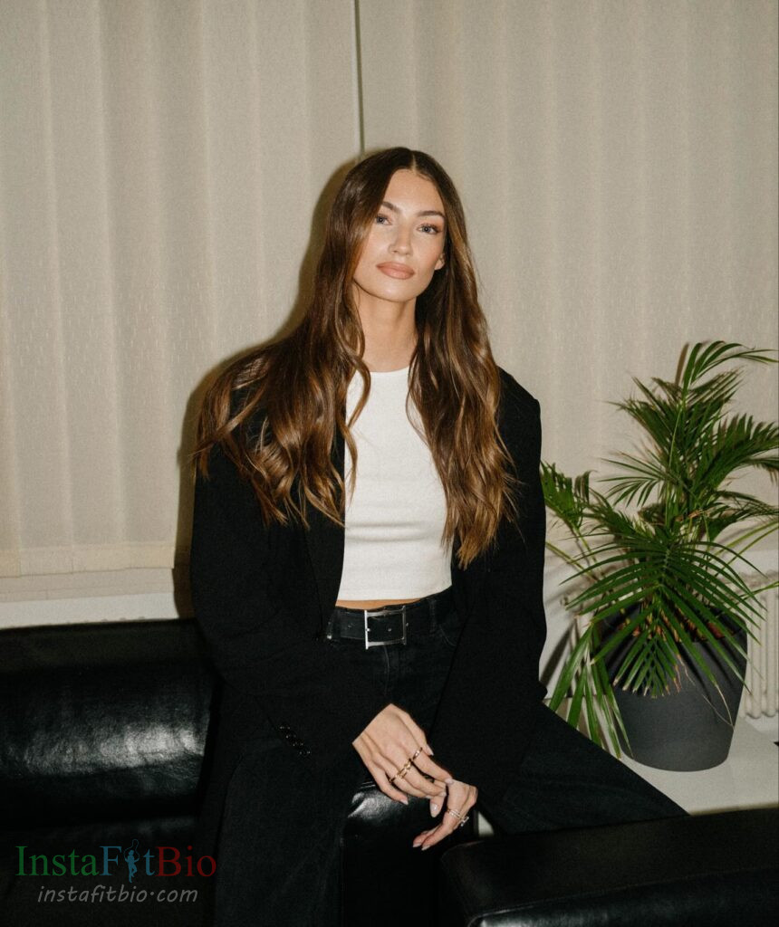 Lorena Rae - Bio, Age, Height | Models Biography