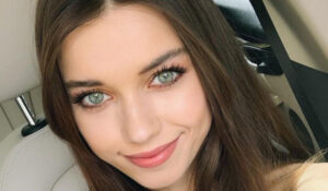 Afra Saracoglu - Bio, Age, Height | Models Biography