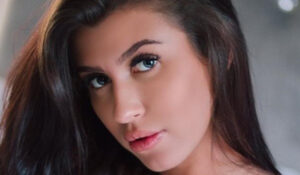 Sarah Elizabeth - Bio, Age, Height | Models Biography