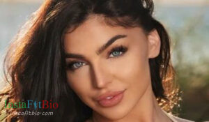 Emily Rinaudo - Bio, Age, Height, Wiki | Models Biography