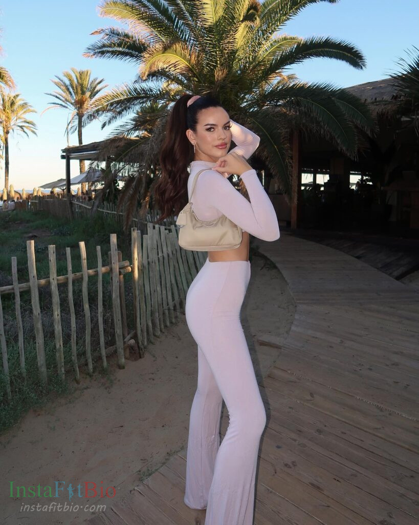 Sarah Theiler - Bio, Age, Height, Wiki | Models Biography